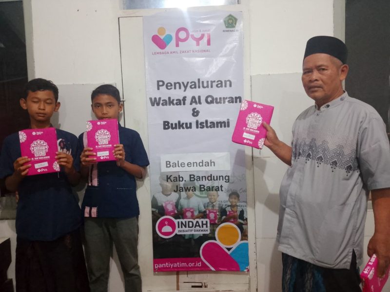 Laznas PYI Salurkan 50 Mushaf Al-Qur’an di Baleendah